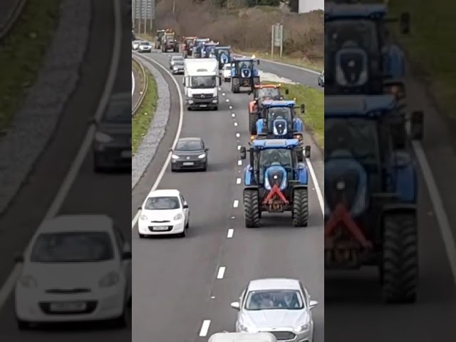 Farmers protest Cross Hands – iTV.ie