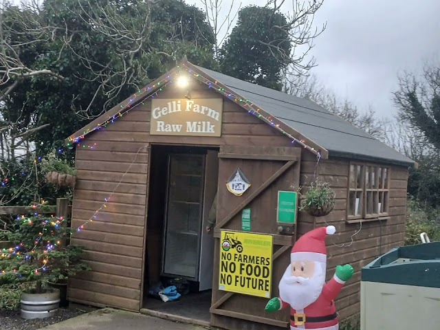 Raw milk self service shop. Gelli farm, Kenfig Hill, Bridgend – iTV.ie