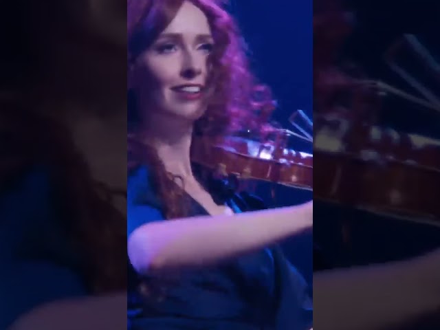 Téir Abhaile Riú Fiddle Duel | Celtic Woman – iTV.ie